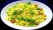 Bataka Pauva (Potatoes Wtih Puffed Rice) Recipe - Cook with Hamariweb.com